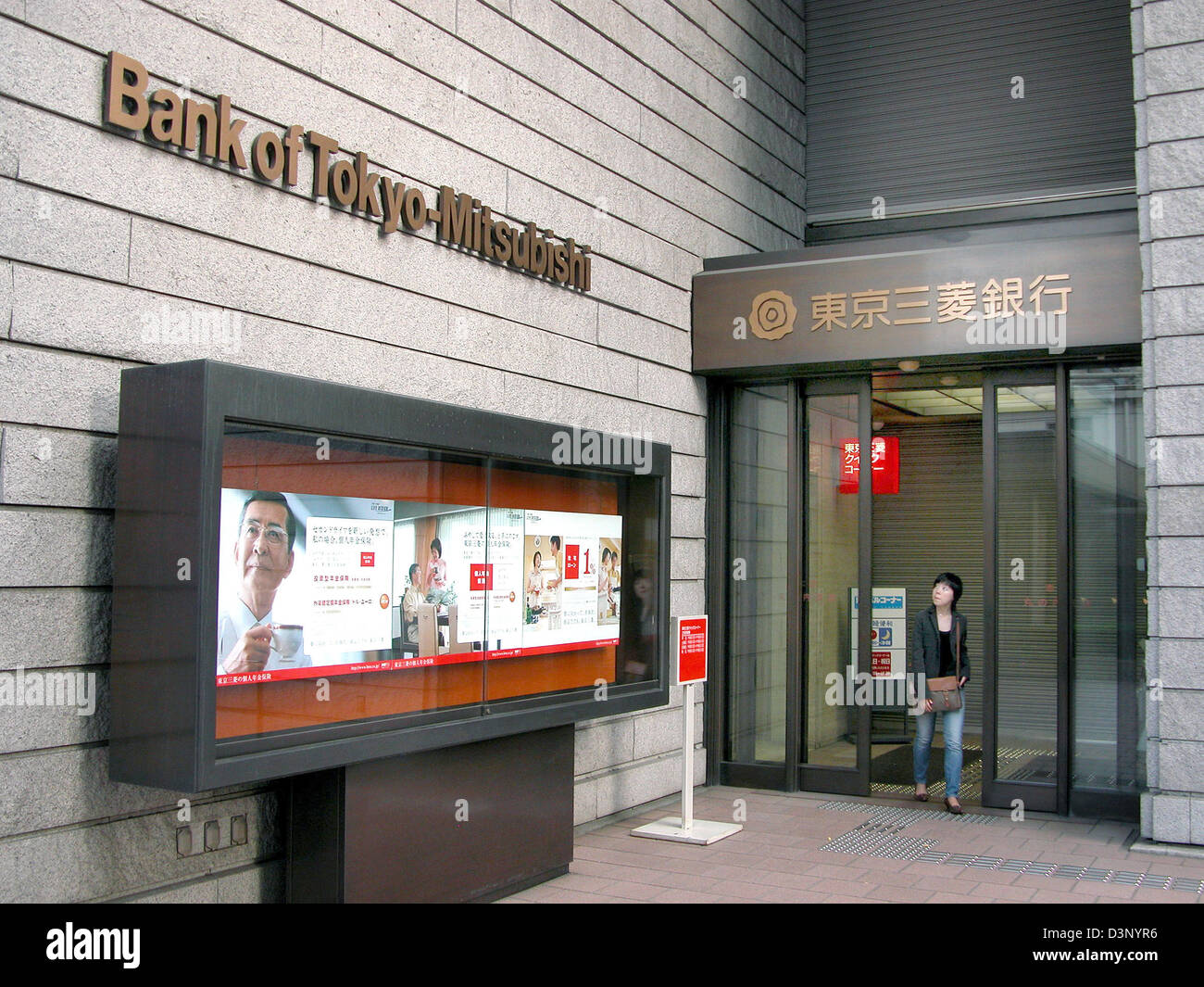 The picture shows the entrance area of the Bank of Tokyo-Mitsubishi in ...