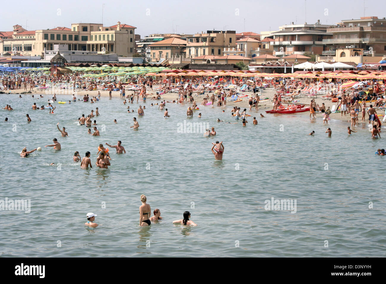 Thousands of Rome citizens flee to the beach Lido di Ostia for a cool ...