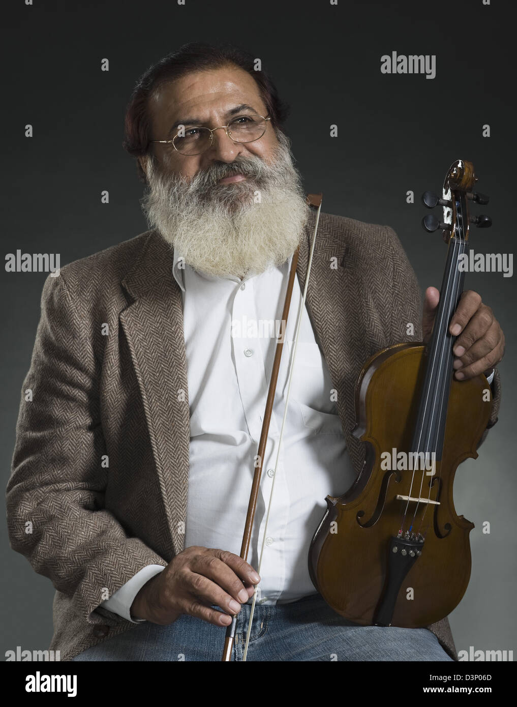 Asian band violin hi-res stock photography and images - Alamy