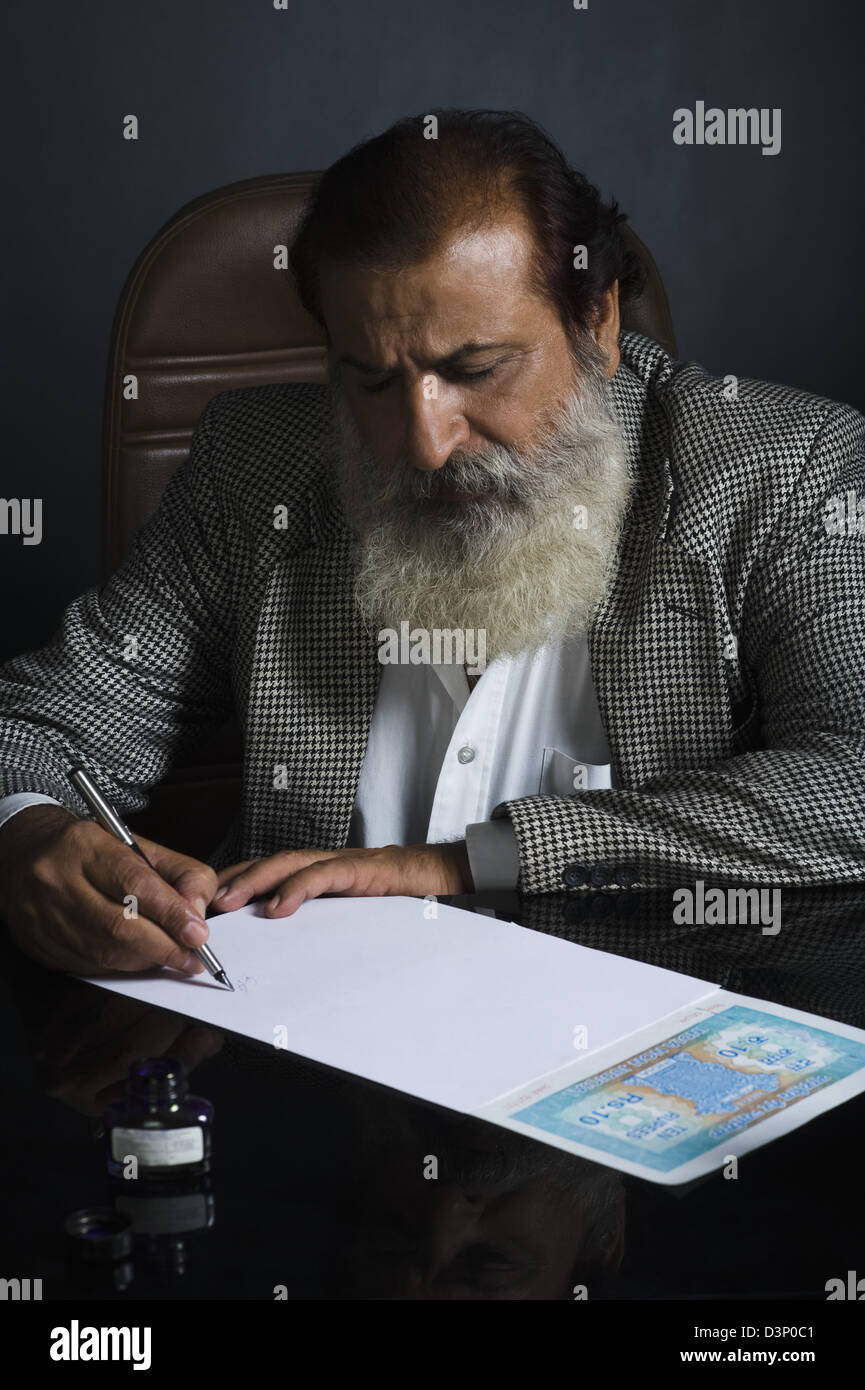 Indian asian man signing hi-res stock photography and images - Alamy