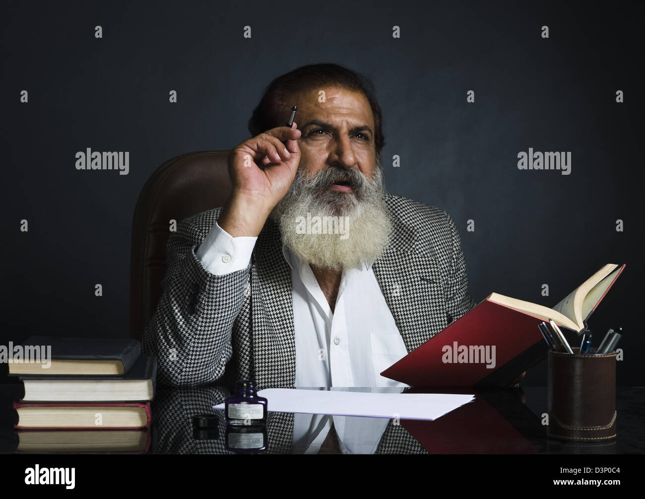 Book review paper hi-res stock photography and images - Alamy