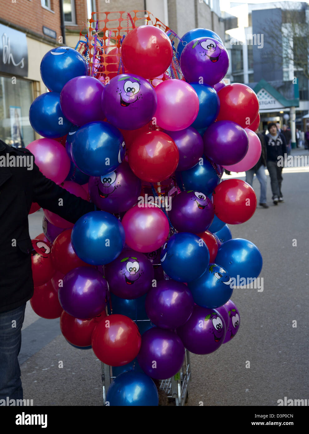 Street vendor balloons hi-res stock photography and images - Alamy