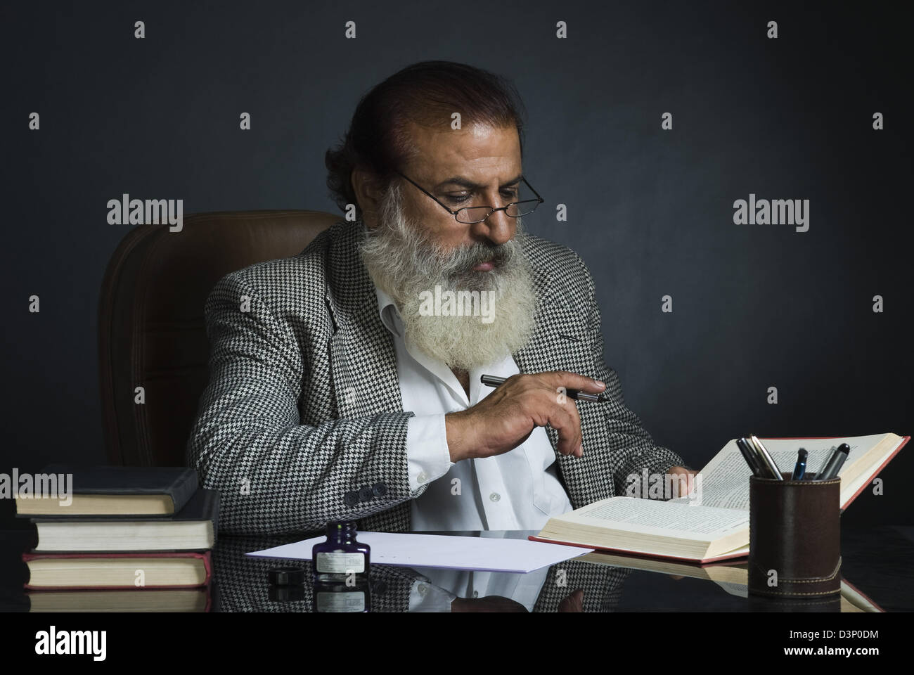 Literature review hi-res stock photography and images - Alamy