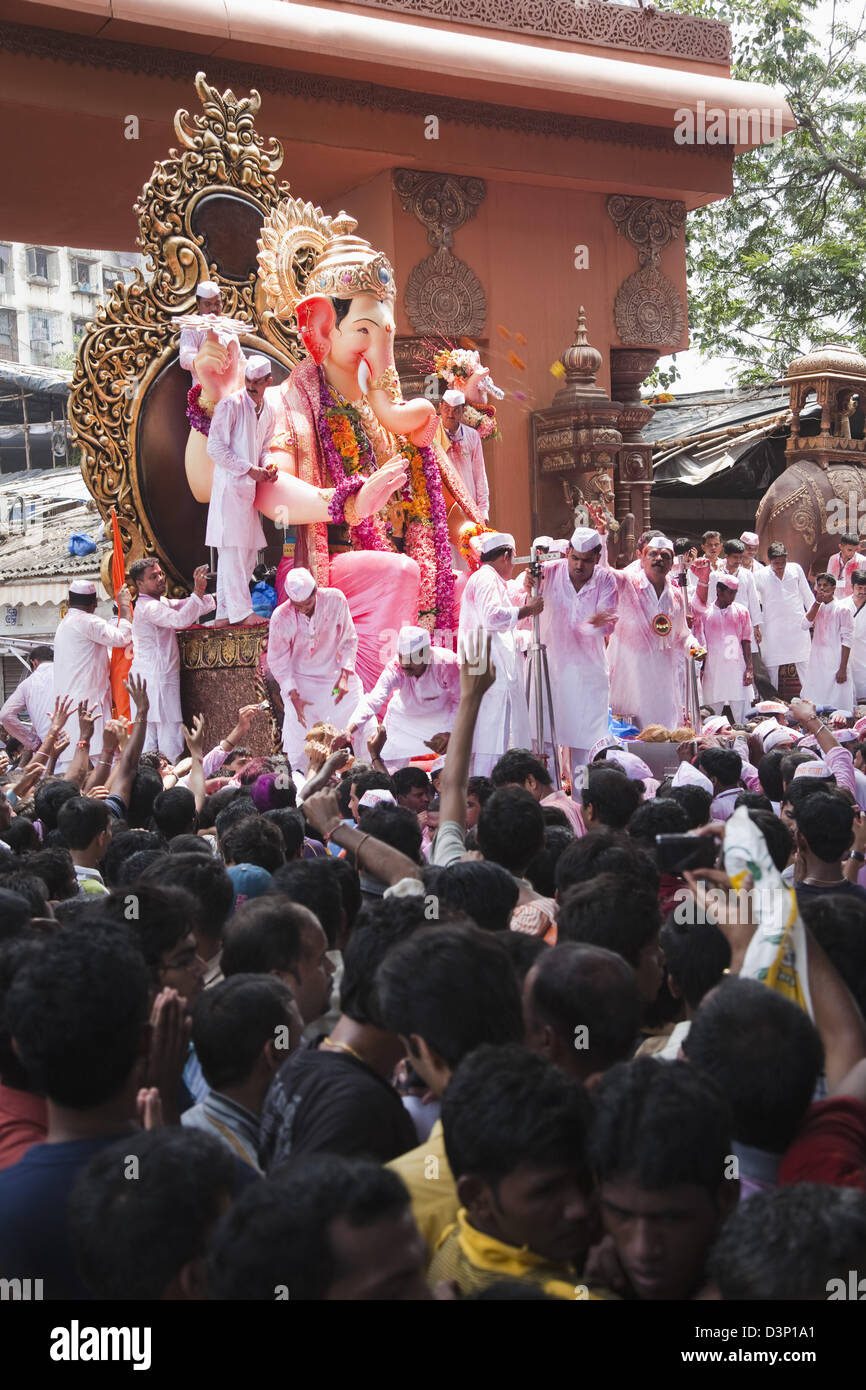 Crowd at religious procession during Ganpati visarjan ceremony, Mumbai ...