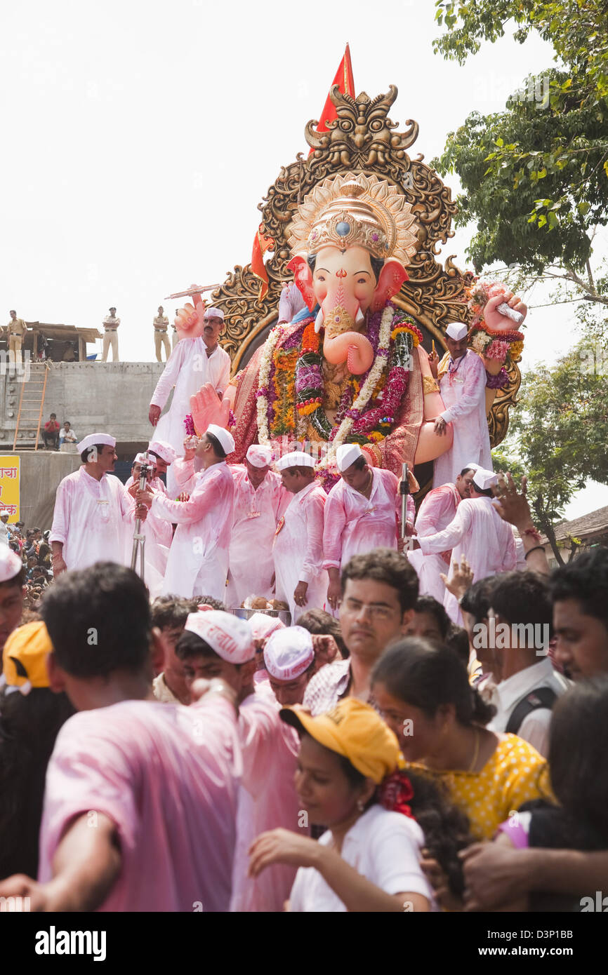 Crowd at religious procession during Ganpati visarjan ceremony, Mumbai ...