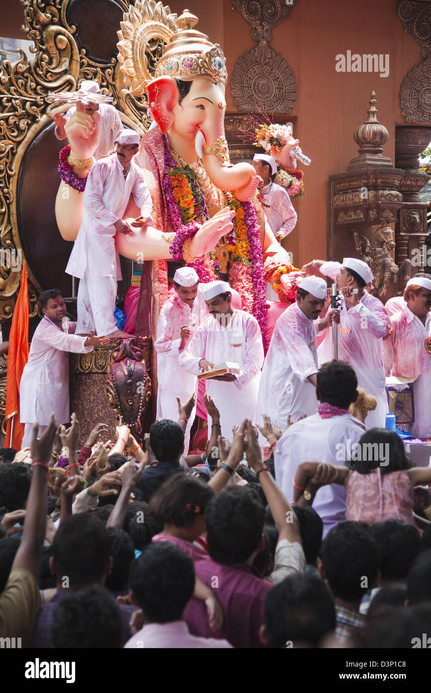Crowd at religious procession during Ganpati visarjan ceremony, Mumbai ...