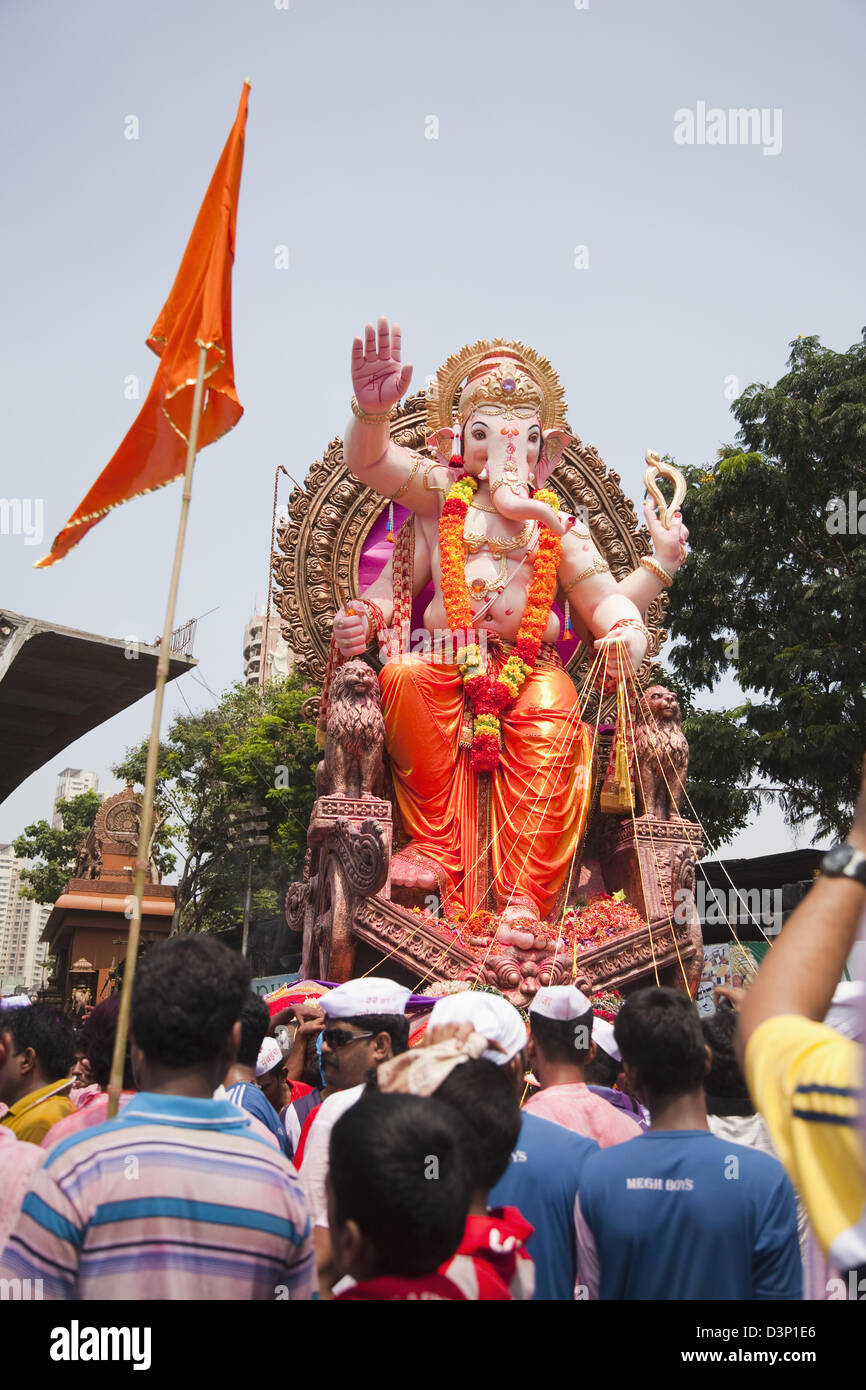 People at religious procession during Ganpati visarjan ceremony, Mumbai ...
