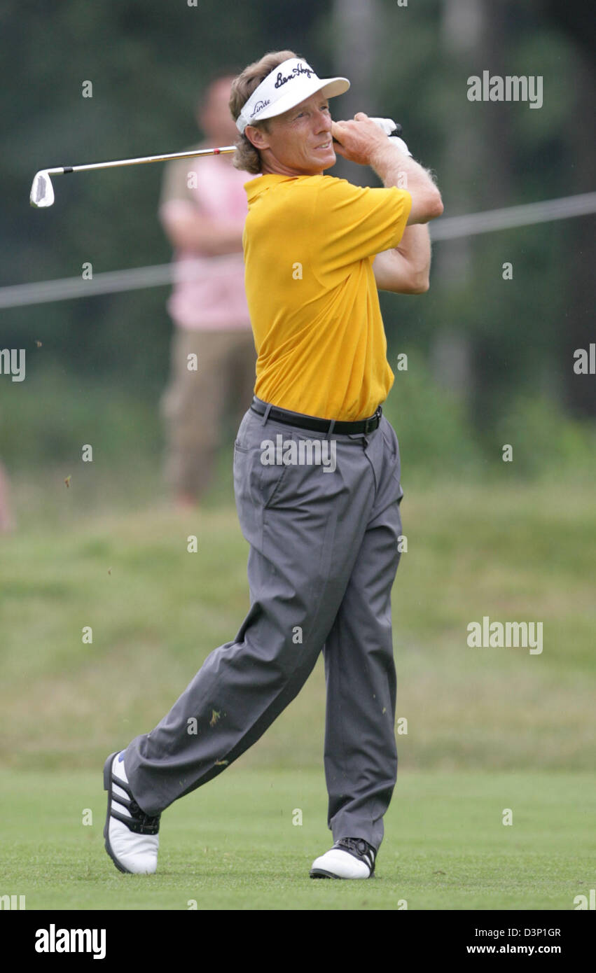 German pro golfer Bernhard Langer tees off at the 'Deutsche Bank ...