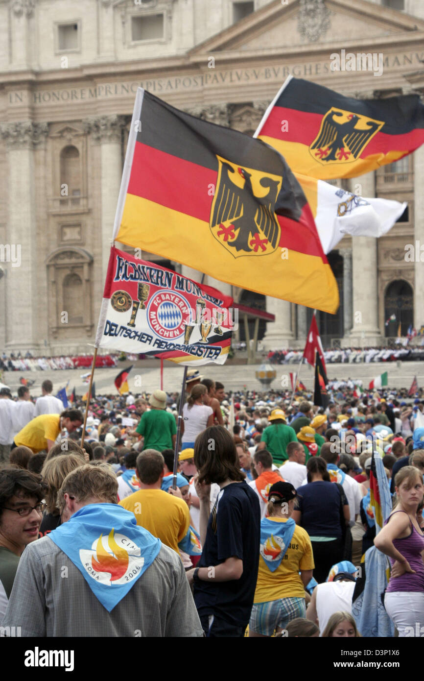 Pilgrims bearing the German national flag crowd on St. Peter's Square ...