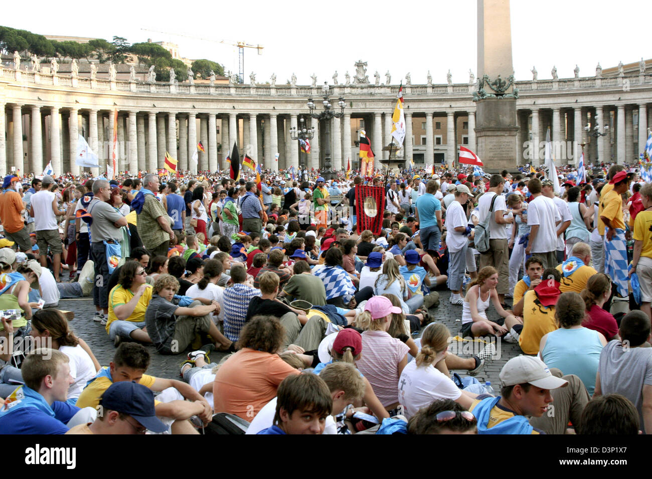 Thousands of pilgrims crowd on St. Peter's Square in Vatican City ...