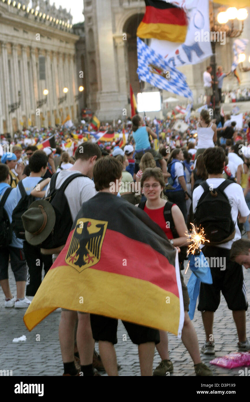 German pilgrims crowd at St. Peter's Square in Vatican City, Vatican ...