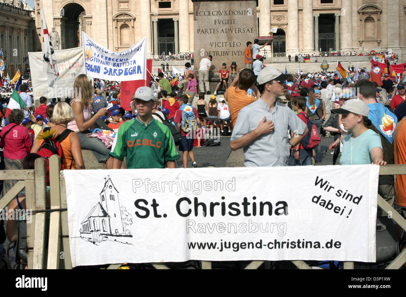 German pilgrims from Ravensburg come together on St. Peter's Square in ...