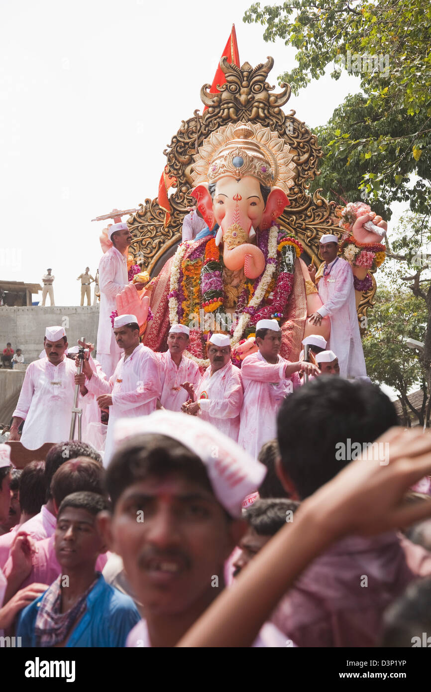 Crowd at religious procession during Ganpati visarjan ceremony, Mumbai ...