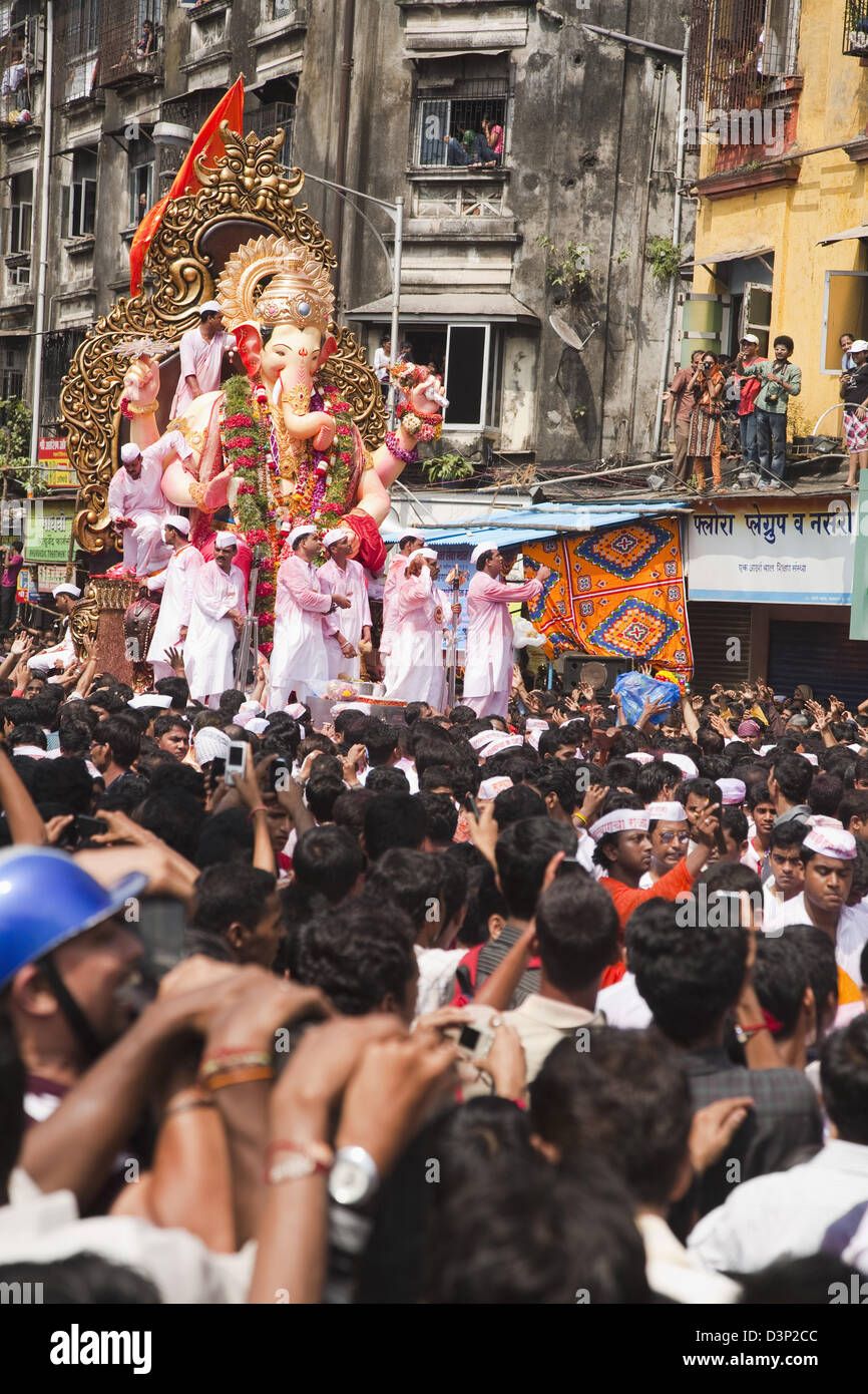 Crowd at religious procession during Ganpati visarjan ceremony, Mumbai ...