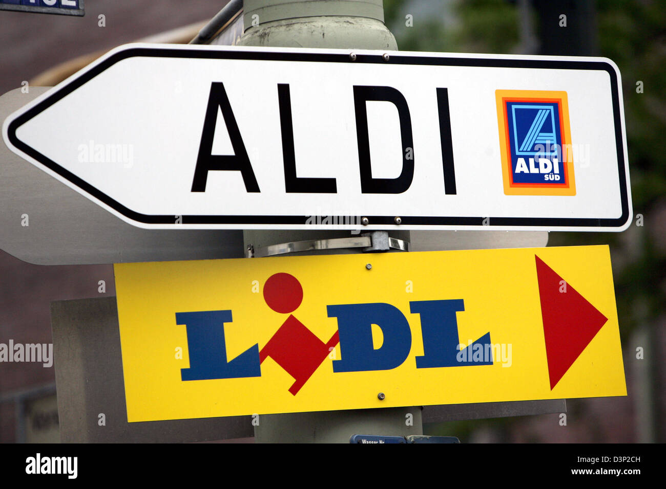 For Aldi turn left, for Lidl turn right, Frankfurt Main, Germany, 01 ...