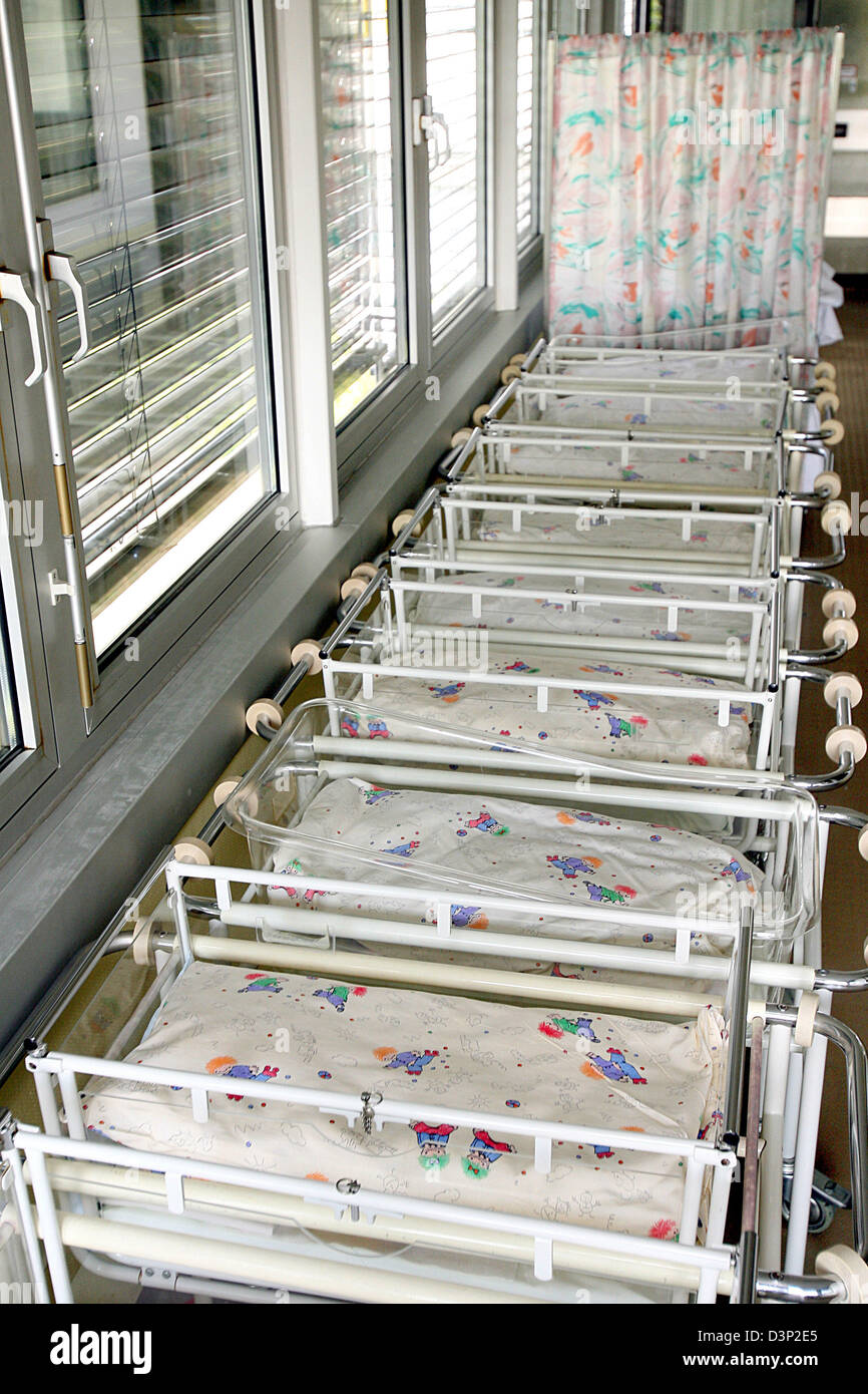 Empty beds pictured on a newborn ward of a hospital in Seligenstadt ...