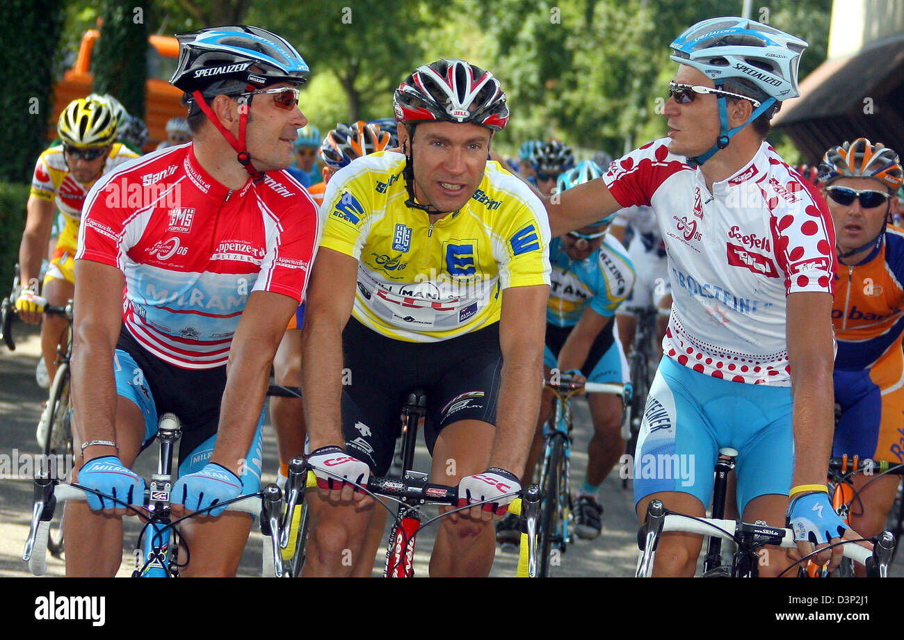 The picture shows German cycling pros Erik Zabel of team Milram, Jens ...