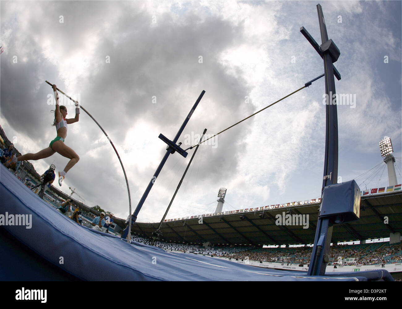 Female pole vault hi-res stock photography and images - Alamy