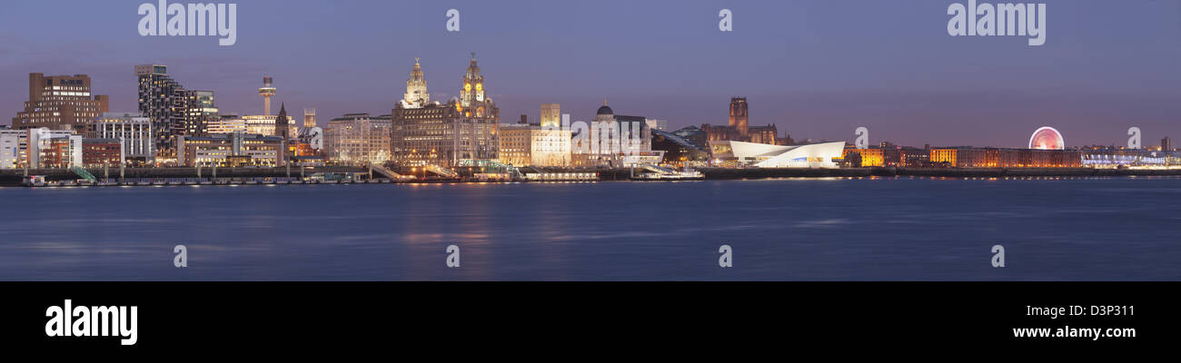 Liverpool Waterfront at night Stock Photo - Alamy