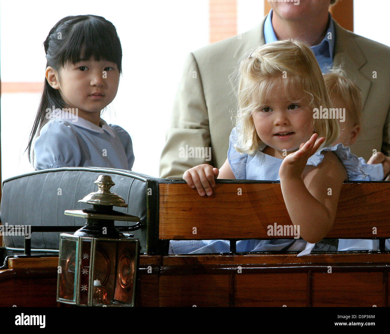 Japanese Princess Aiko (L) sits next to Princess Amalia of the ...