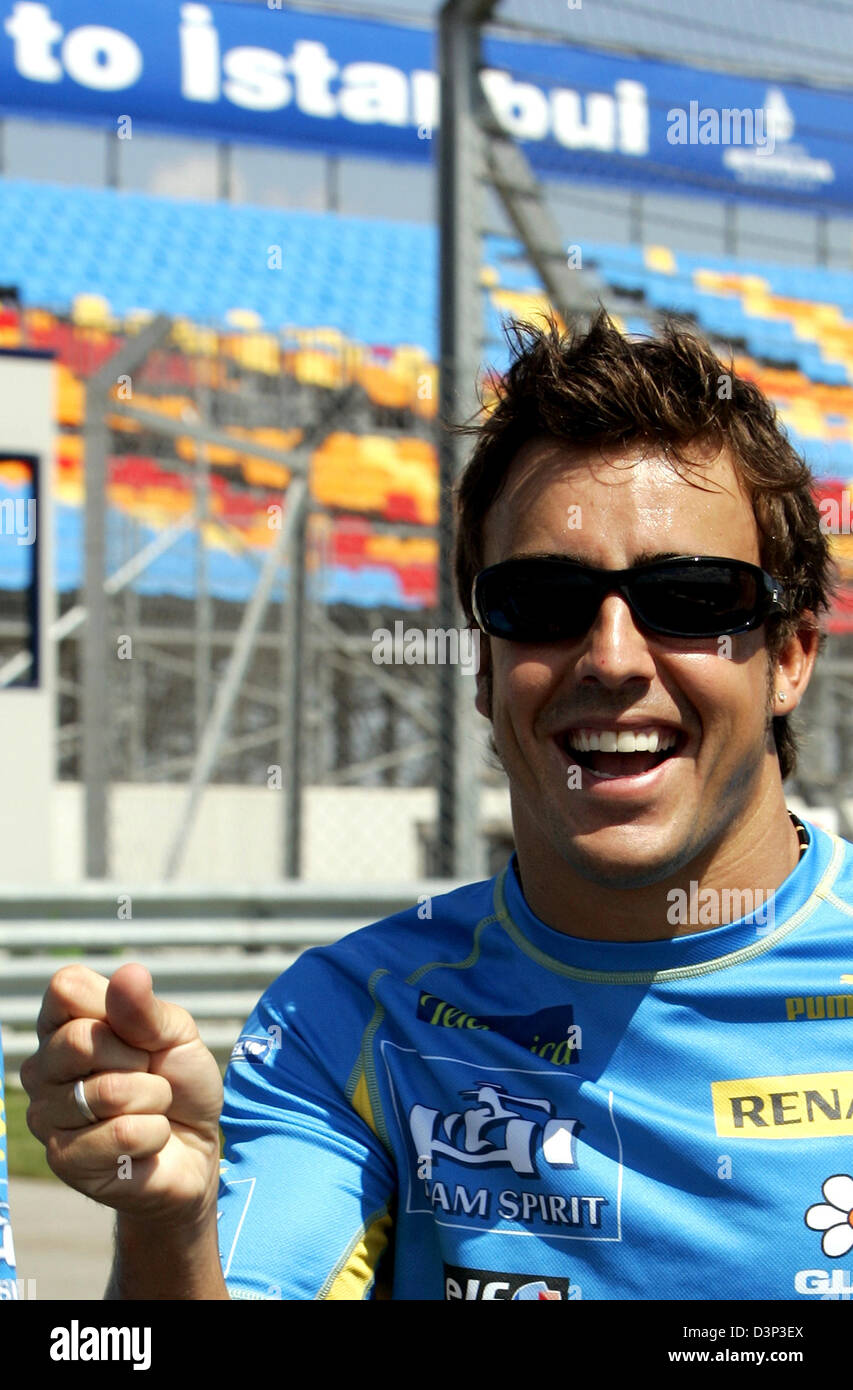 Formula 1 driver walking hi-res stock photography and images - Alamy