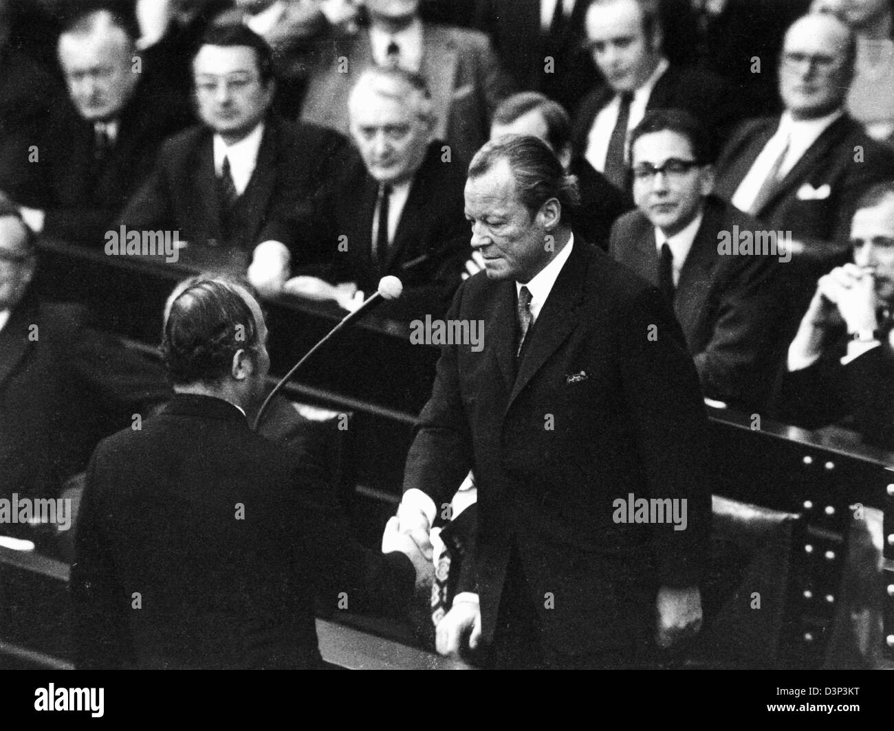 (dpa file) Rainer Barzel (CDU, L) congratulates Chancellor Willy Brandt ...