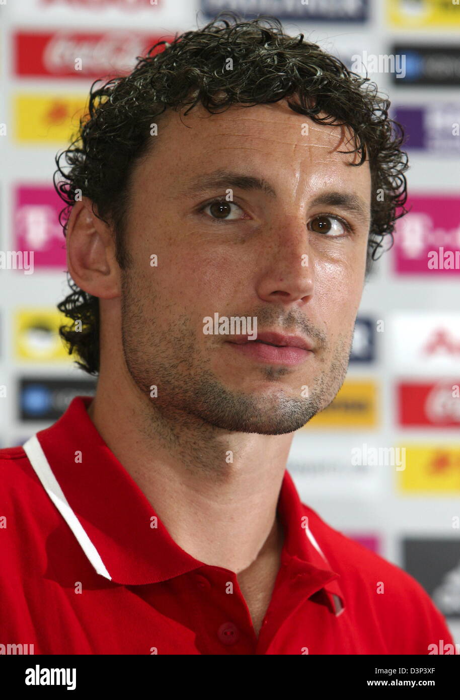 Mark Van Bommel Stock Photos & Mark Van Bommel Stock Images - Alamy