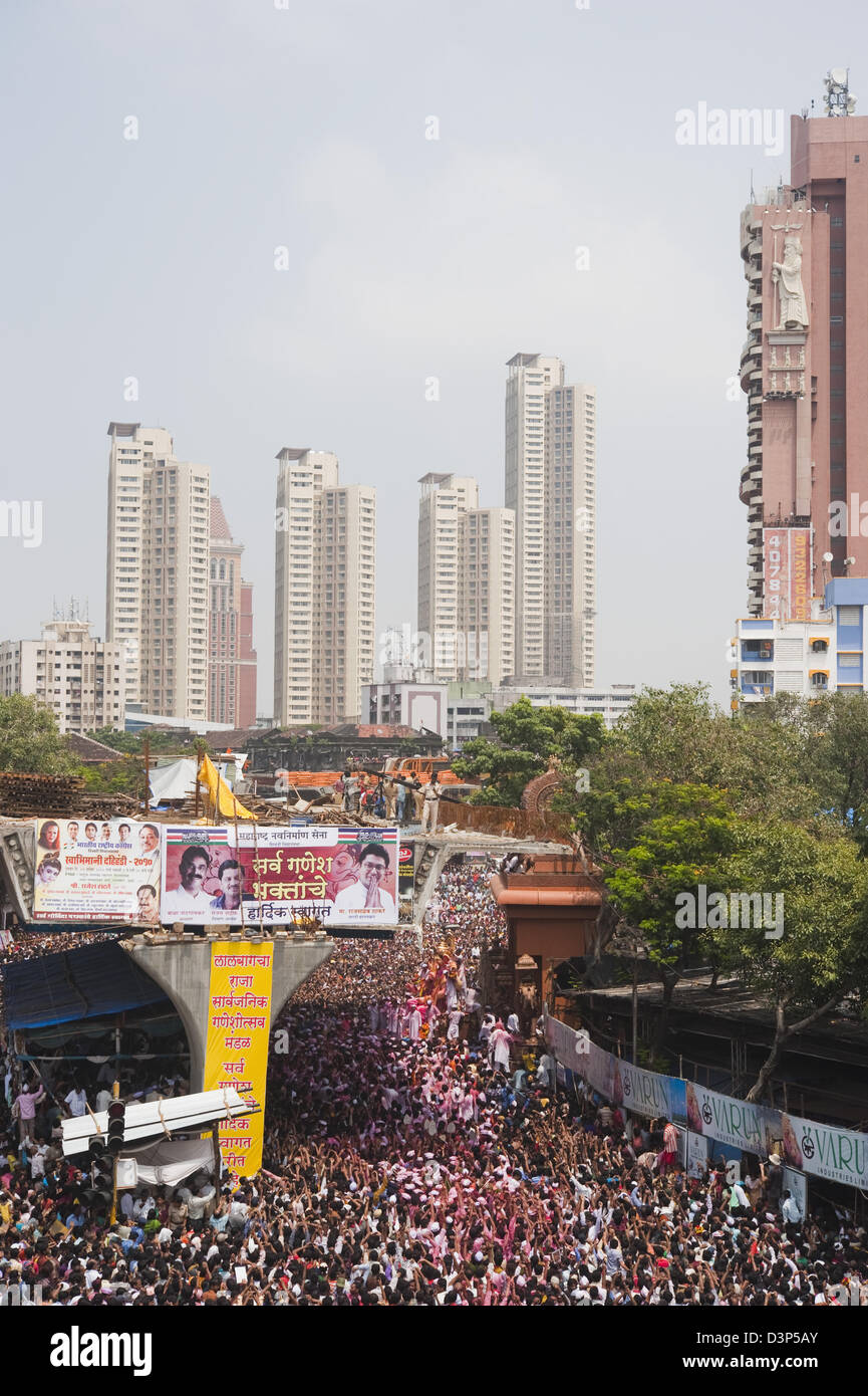 Ganesh chaturthi mumbai crowd hi-res stock photography and images - Alamy