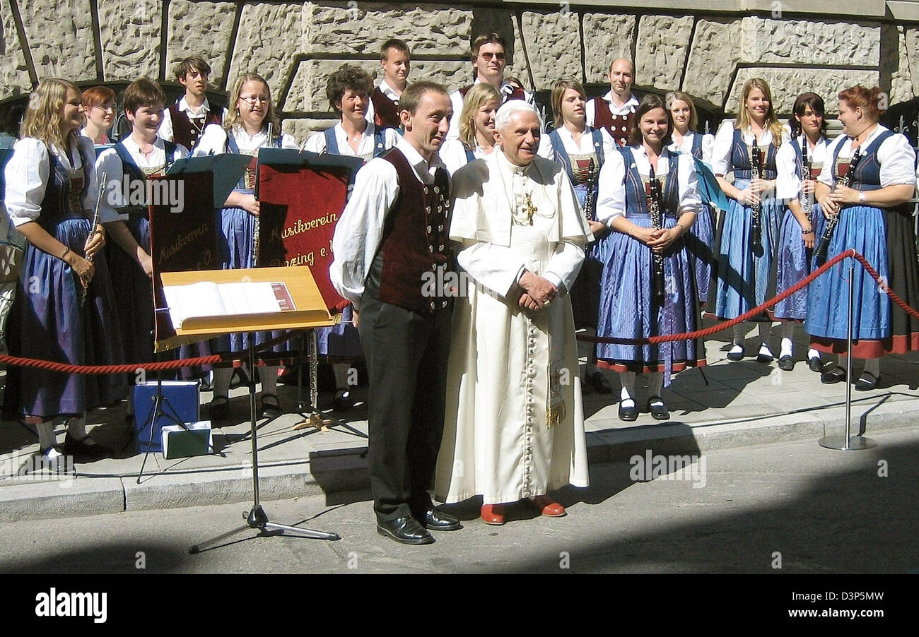 Pope Benedict XVI and the leader of the youth orchestra from Penzing ...
