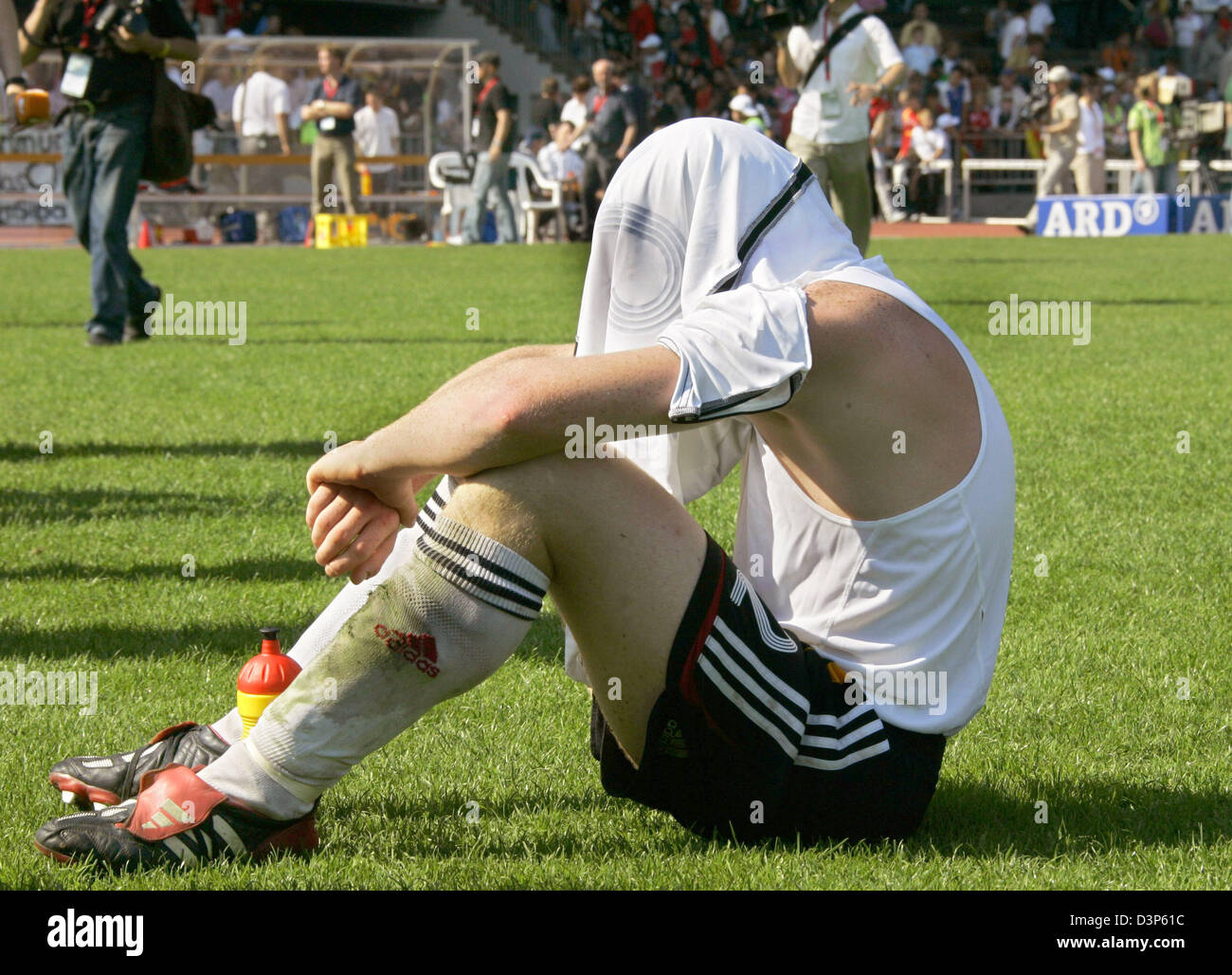 Inas football hi-res stock photography and images - Alamy