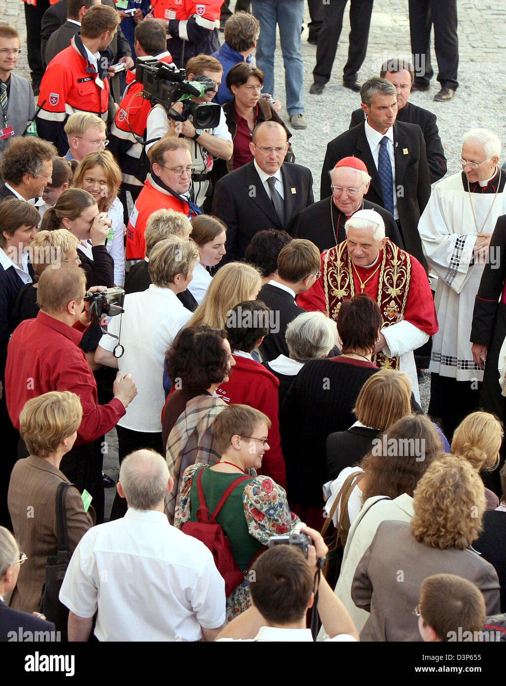 Pope Benedict XVI and Archibishop of Munich and Freising Cardinal ...