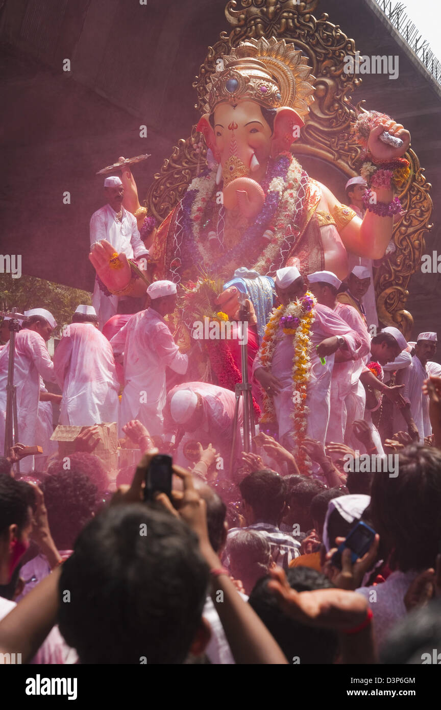 Crowd at religious procession during Ganpati visarjan ceremony, Mumbai ...
