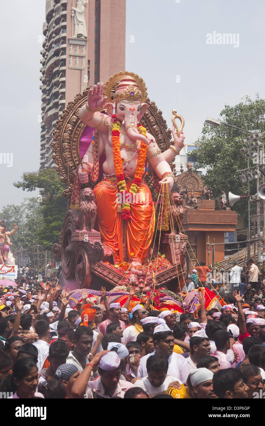 Crowd at religious procession during Ganpati visarjan ceremony, Mumbai ...