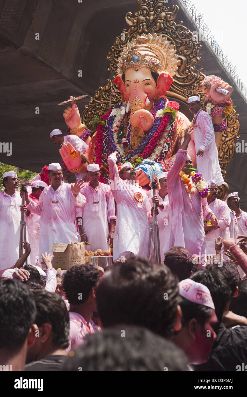 Crowd at religious procession during Ganpati visarjan ceremony, Mumbai ...