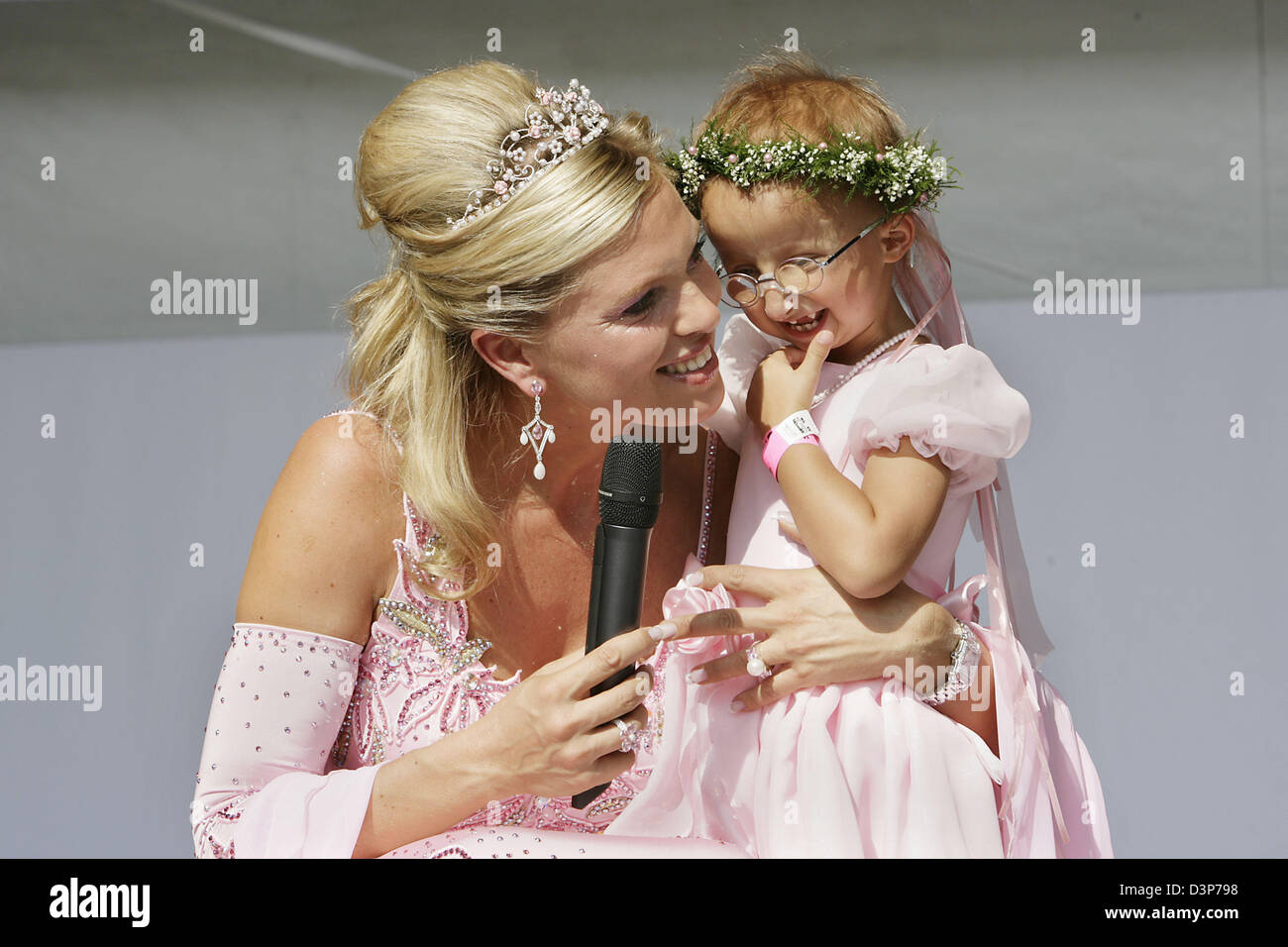 Princess Maja Synke of Hohenzollern (L) speaks with little Spresa in ...