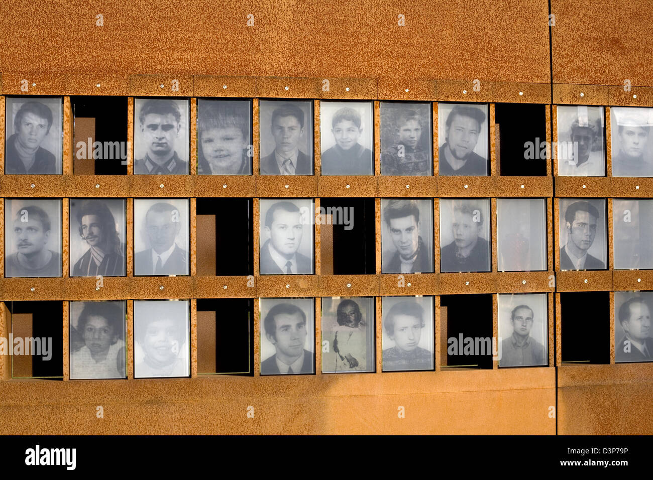 Berliner mauer museum bernauer strasse berlin germany barrier hi-res ...