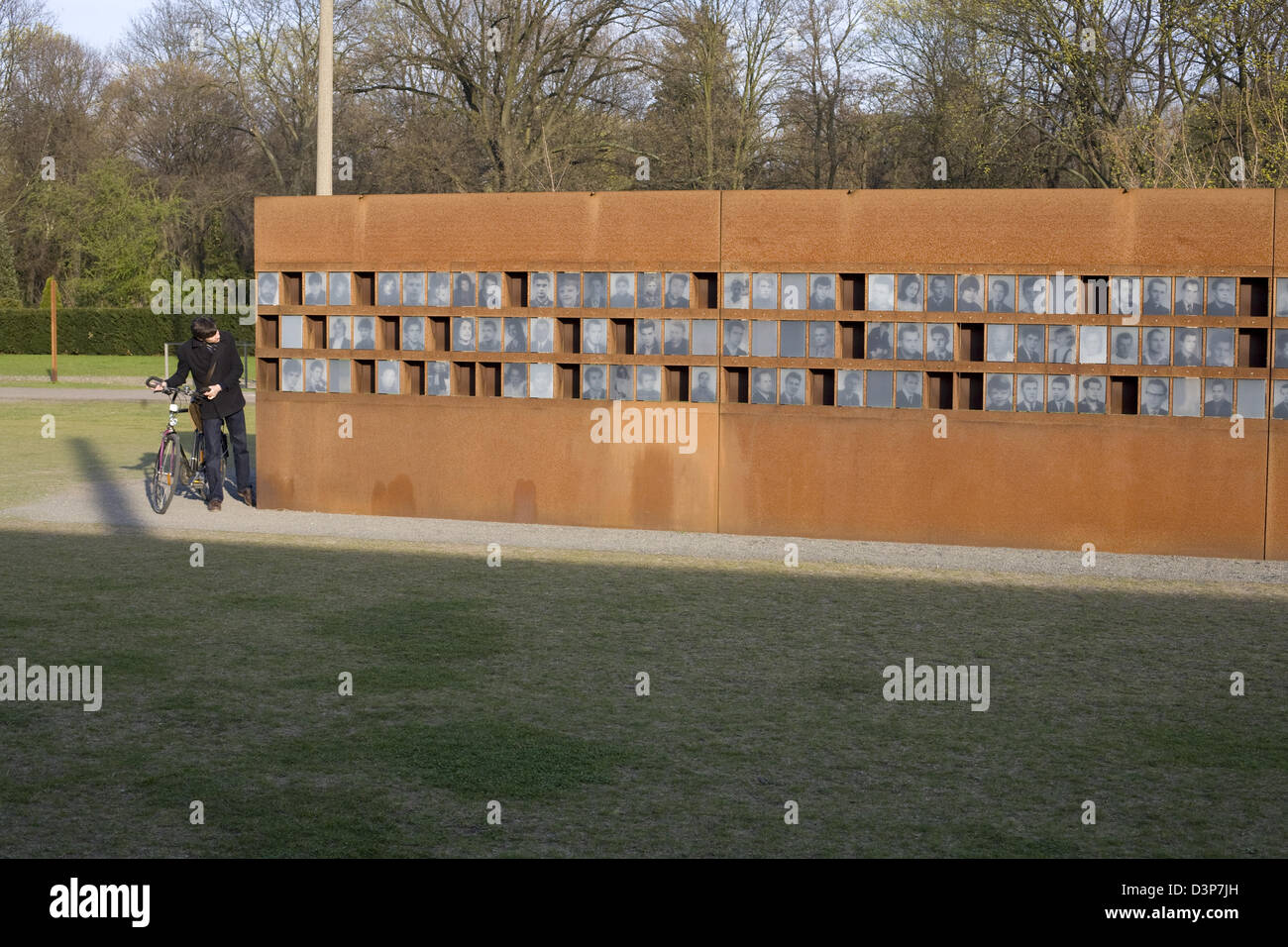 Berliner mauer museum bernauer strasse berlin germany barrier hi-res ...