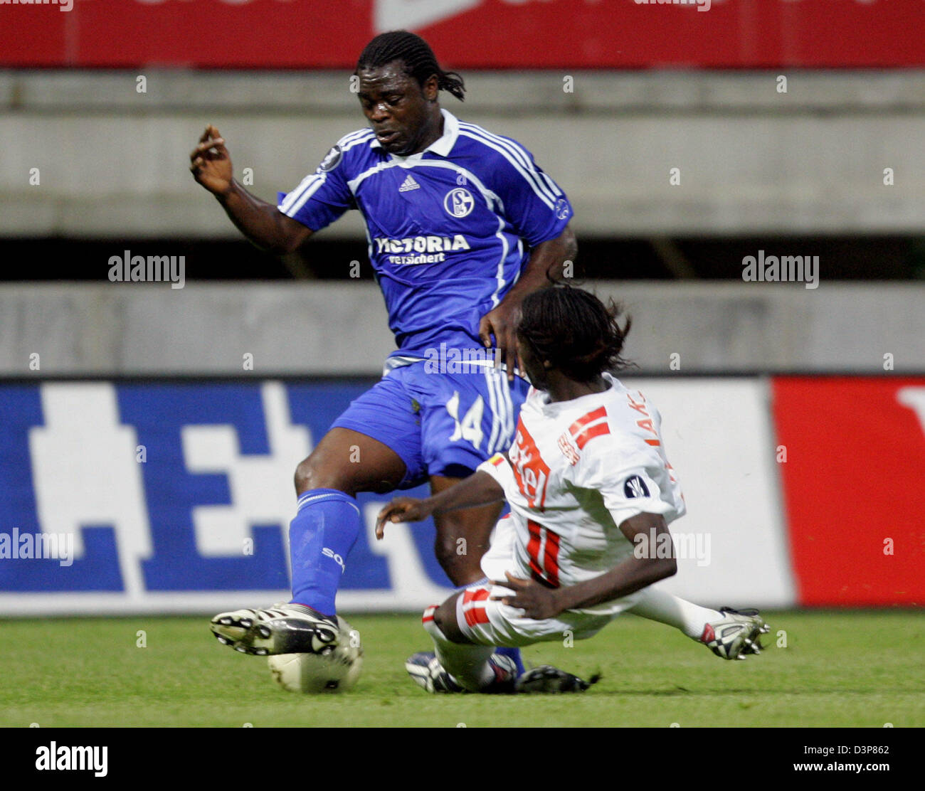Schalke's Gerald Asamoah (L) is rudly fouled by Nancy's Pape Diakhate ...