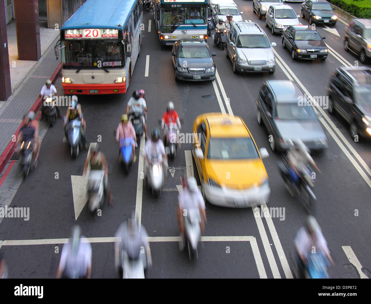 The picture shows the rush hour of Taipei, Taiwan, 09 July 2006. Photo ...