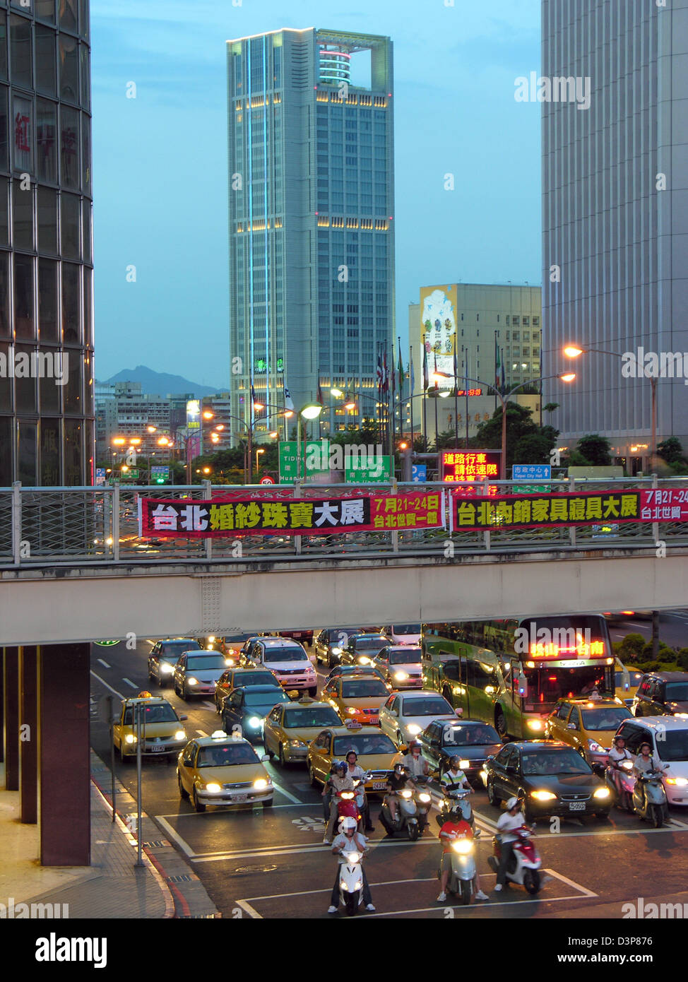 The picture shows the rush hour of Taipei, Taiwan, 09 July 2006. Photo ...