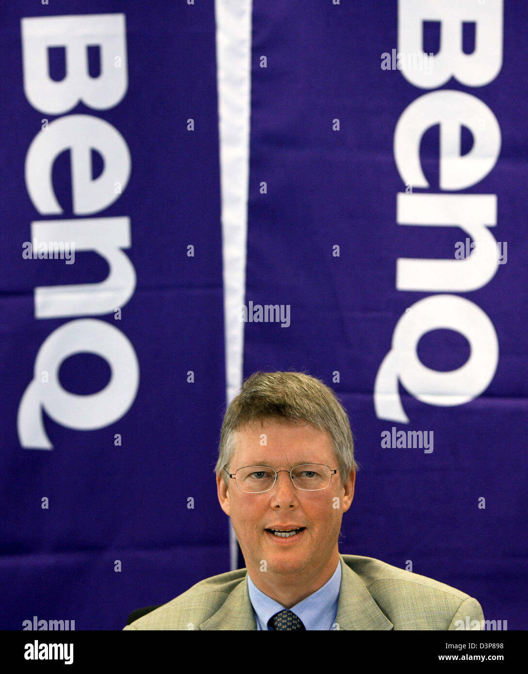The insolvency practitioner of BenQ Mobile Martin Prager speaks at a ...