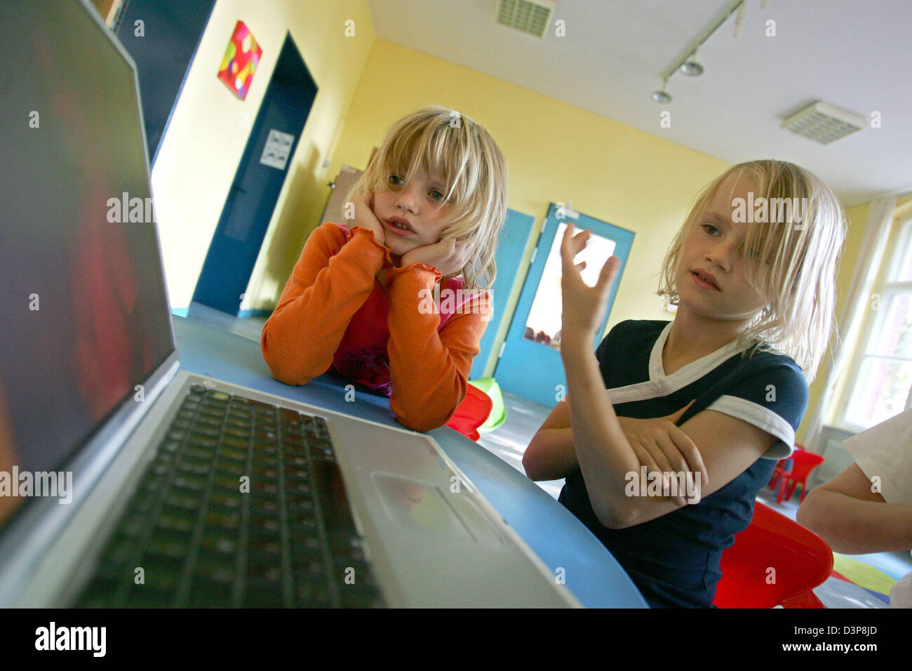 Two little girls sit in front of a computer at 'Jona's Haus' in Berlin ...
