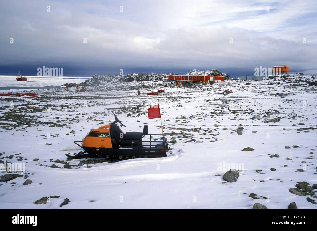 Skidoo antarctica hi-res stock photography and images - Alamy