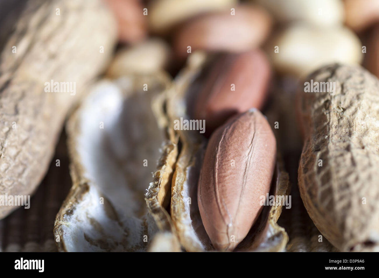 Bunch of peanuts hi-res stock photography and images - Alamy
