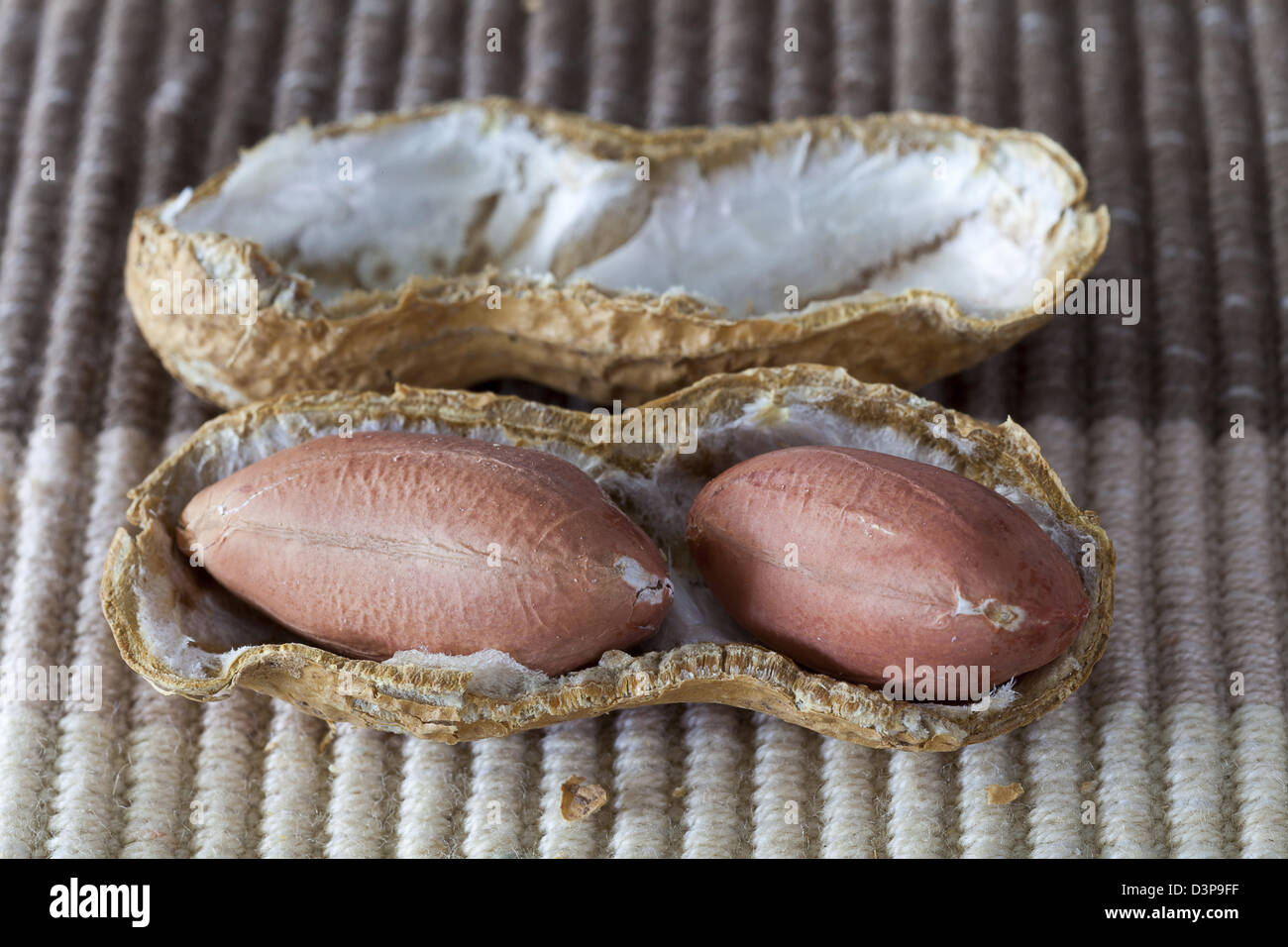 Peanuts pile peanuts stack peanuts hi-res stock photography and images ...
