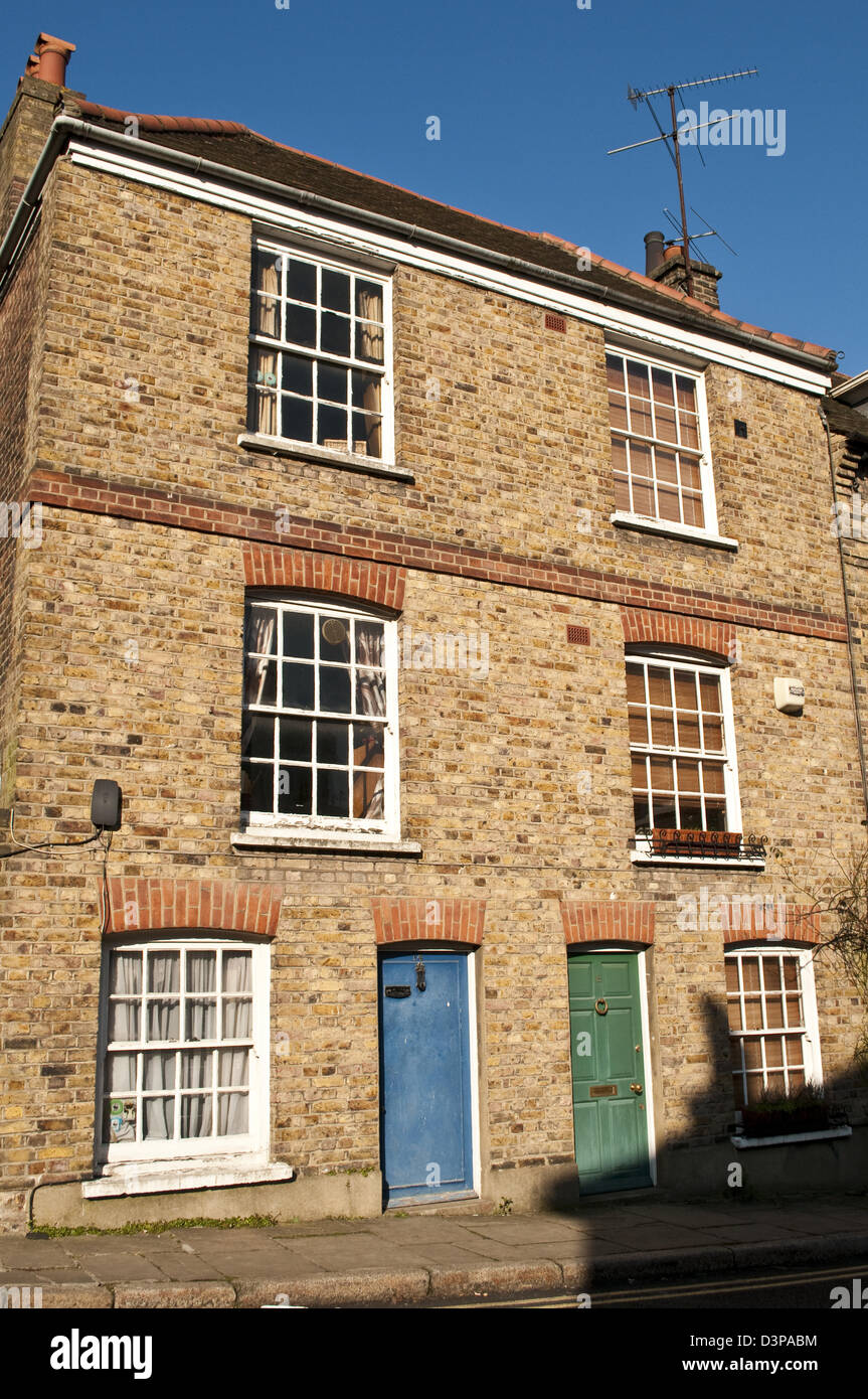 House exterior uk detached brick hi-res stock photography and images ...