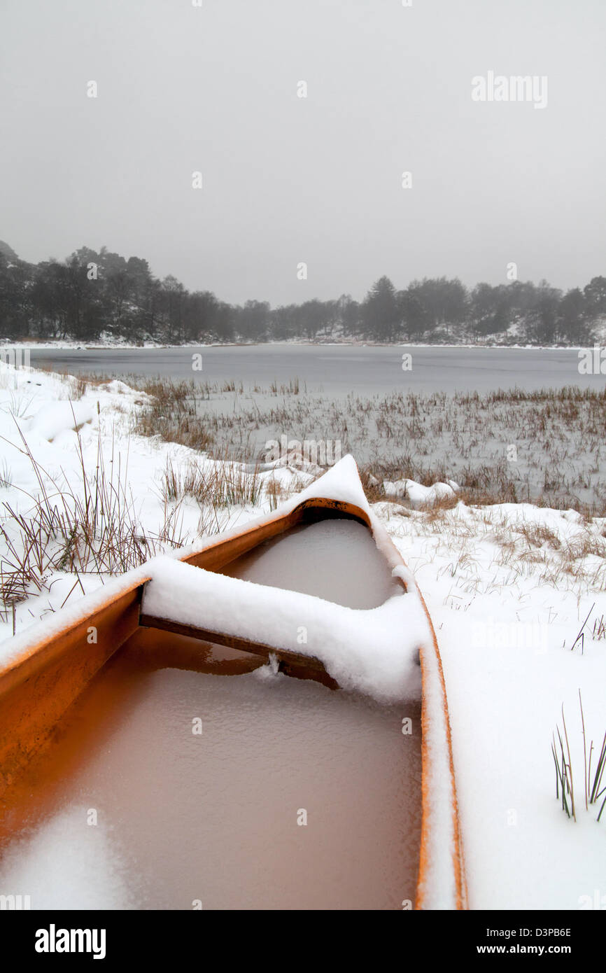 Orange canoe hi-res stock photography and images - Alamy