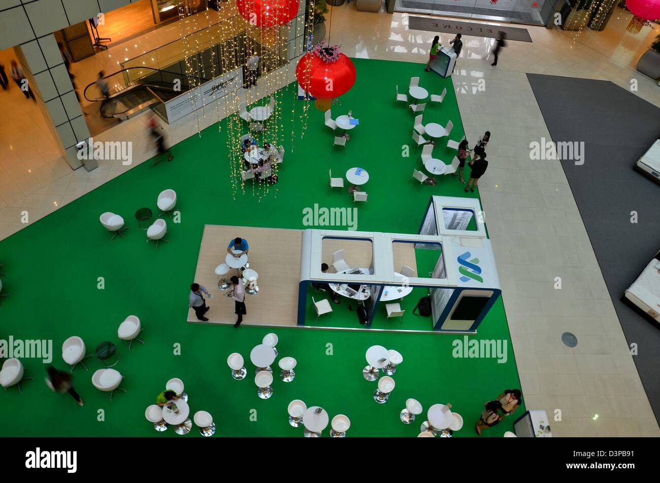 Foyer lobby of Suntec City shopping mall Stock Photo - Alamy