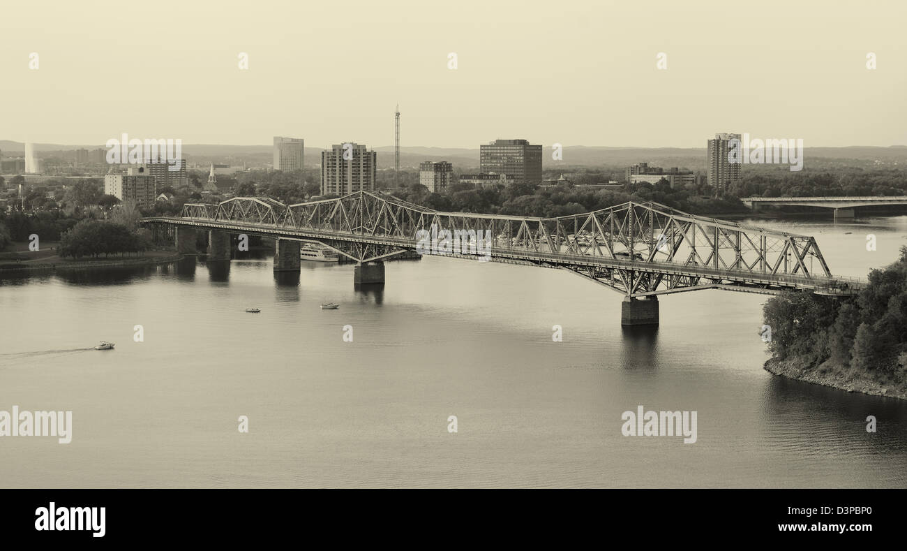 Alexandra Bridge over river in Ottawa Stock Photo - Alamy