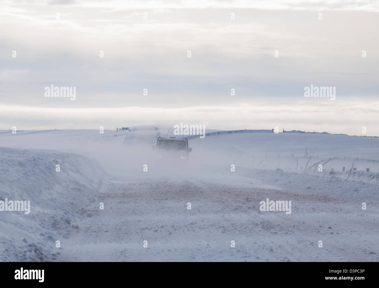 vehicle struggling through drifting snow Stock Photo - Alamy